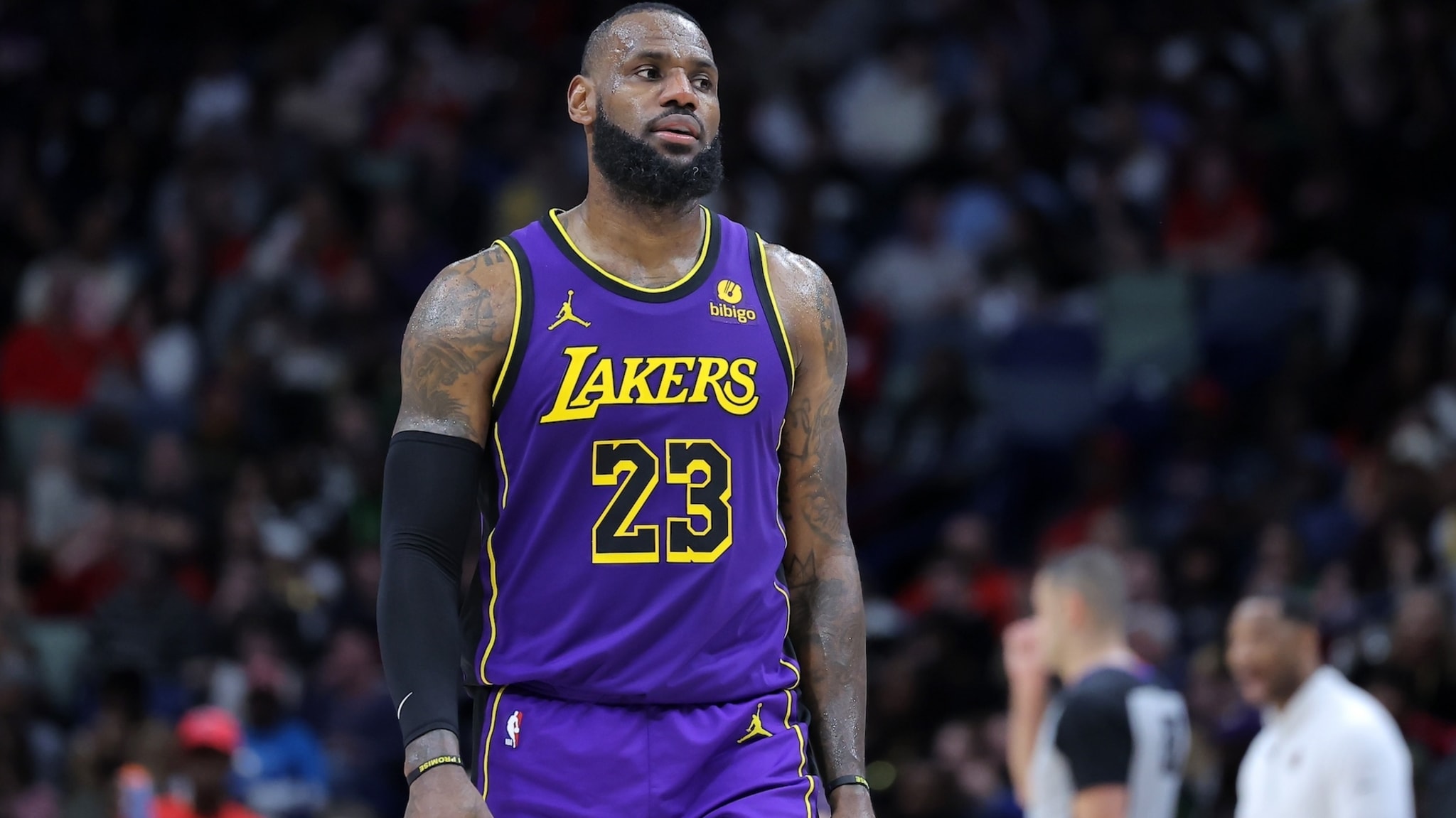 People Clown LeBron James for Brushing Extremely Short Ha...