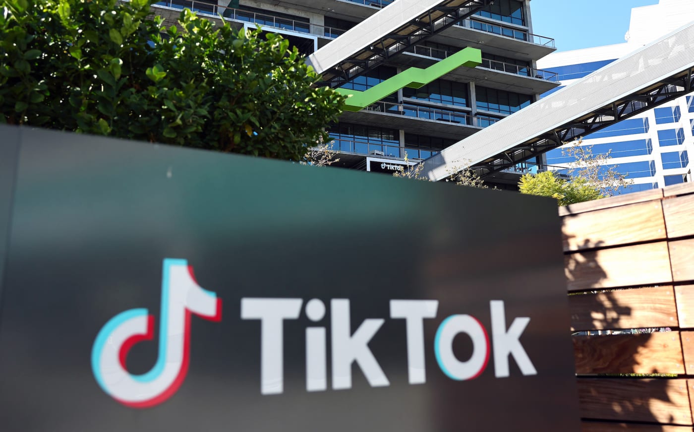 Tiktok Employees Say They Can Choose Which Videos Go Viral Complex