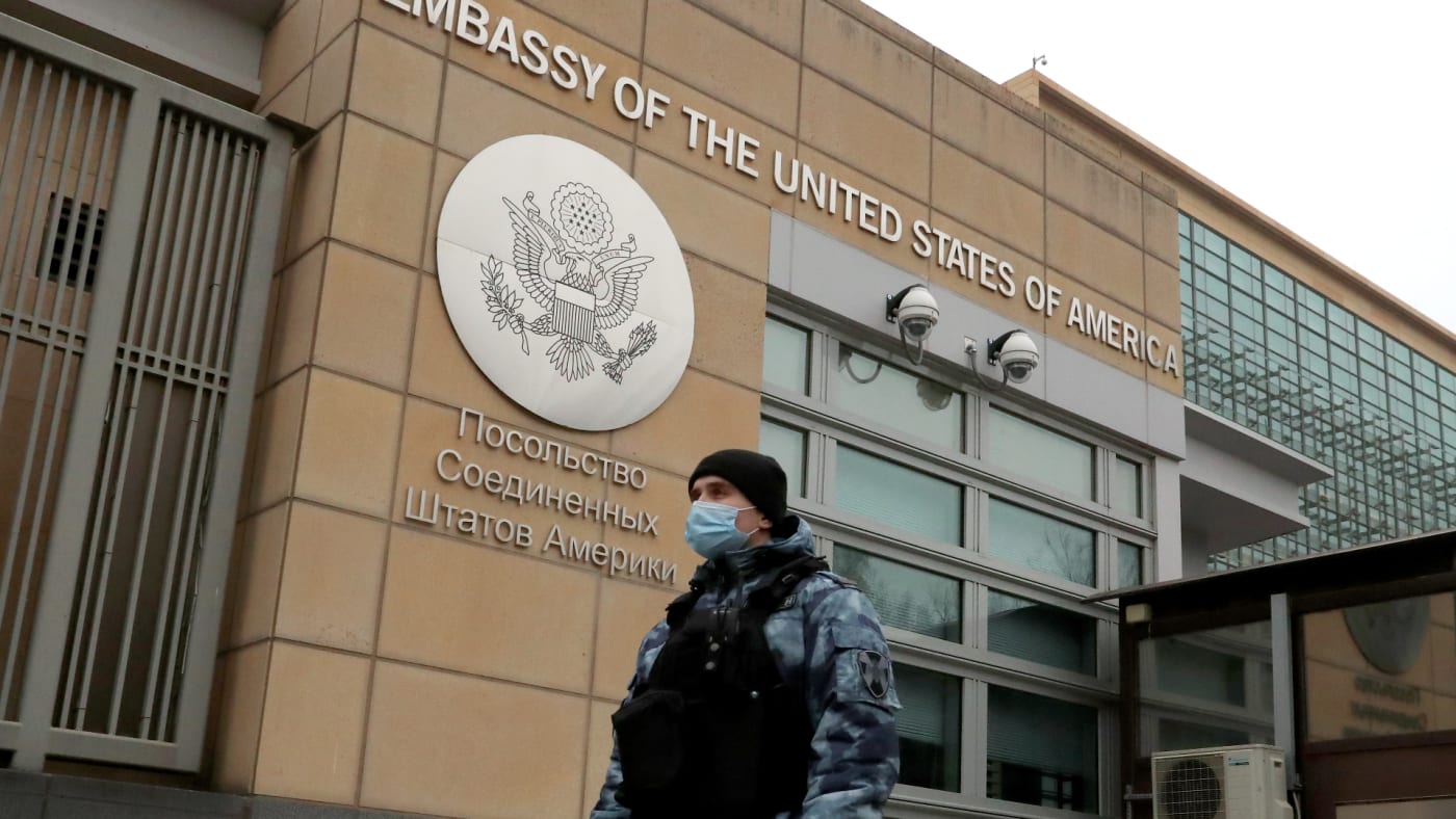 Us Embassy Advises Americans In Russia To Consider Leaving ‘immediately Complex