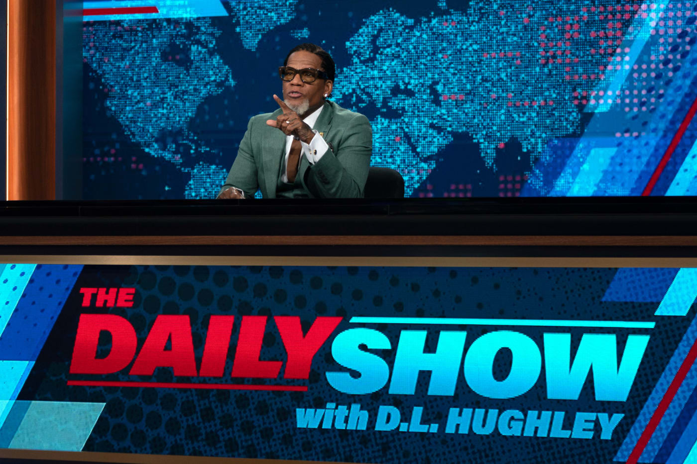 D.L. Hughley on Hosting ‘The Daily Show,’ Trevor Noah’s Departure and ...
