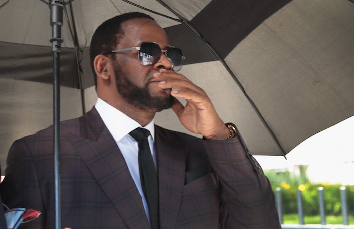 R Kelly Reportedly Arrested On Federal Sex Crime Charges Complex