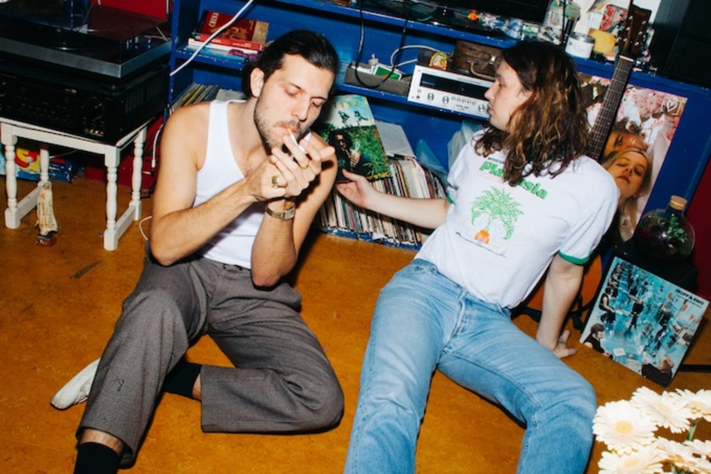 Premiere: Indie Duo Feng Suave Lament The World’s Apathy On “Toking ...