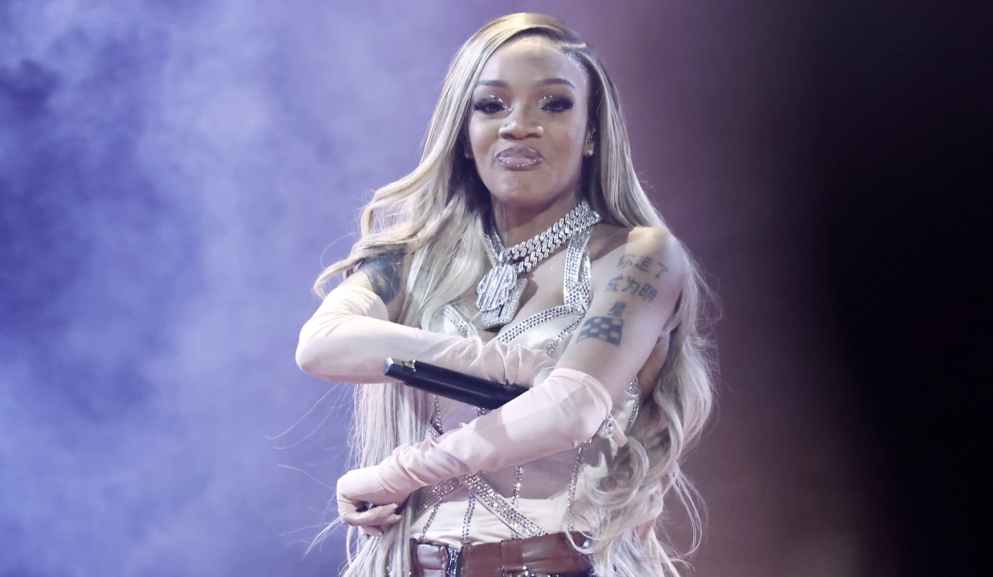 Video Shows GloRilla Throwing Wig Into Crowd After Fans Try to Snatch ...