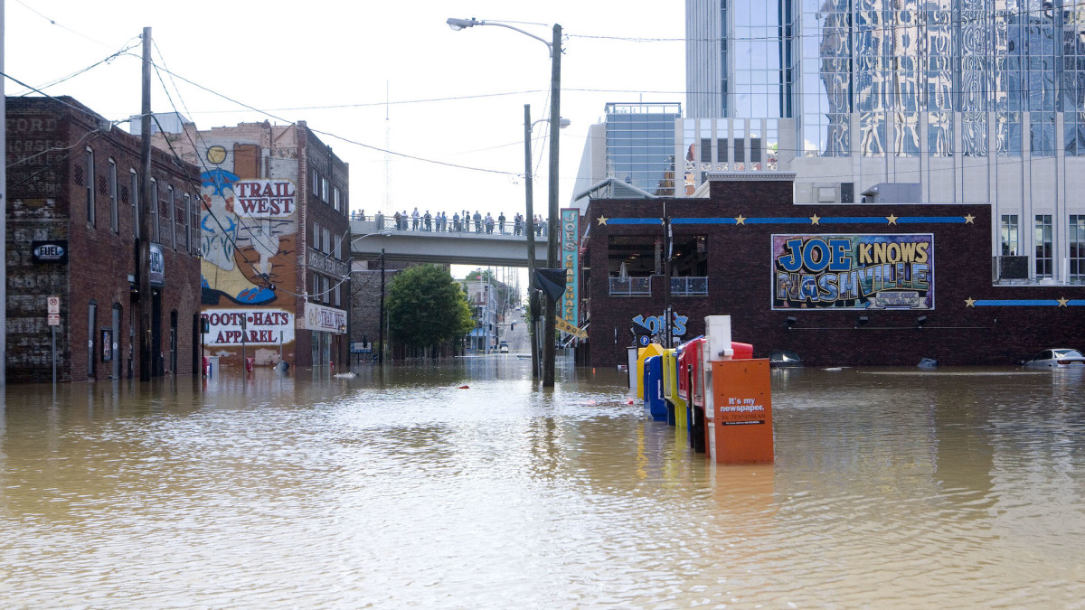 Flash Flood In Central Tennessee Leaves At Least 10 Dead Over 30