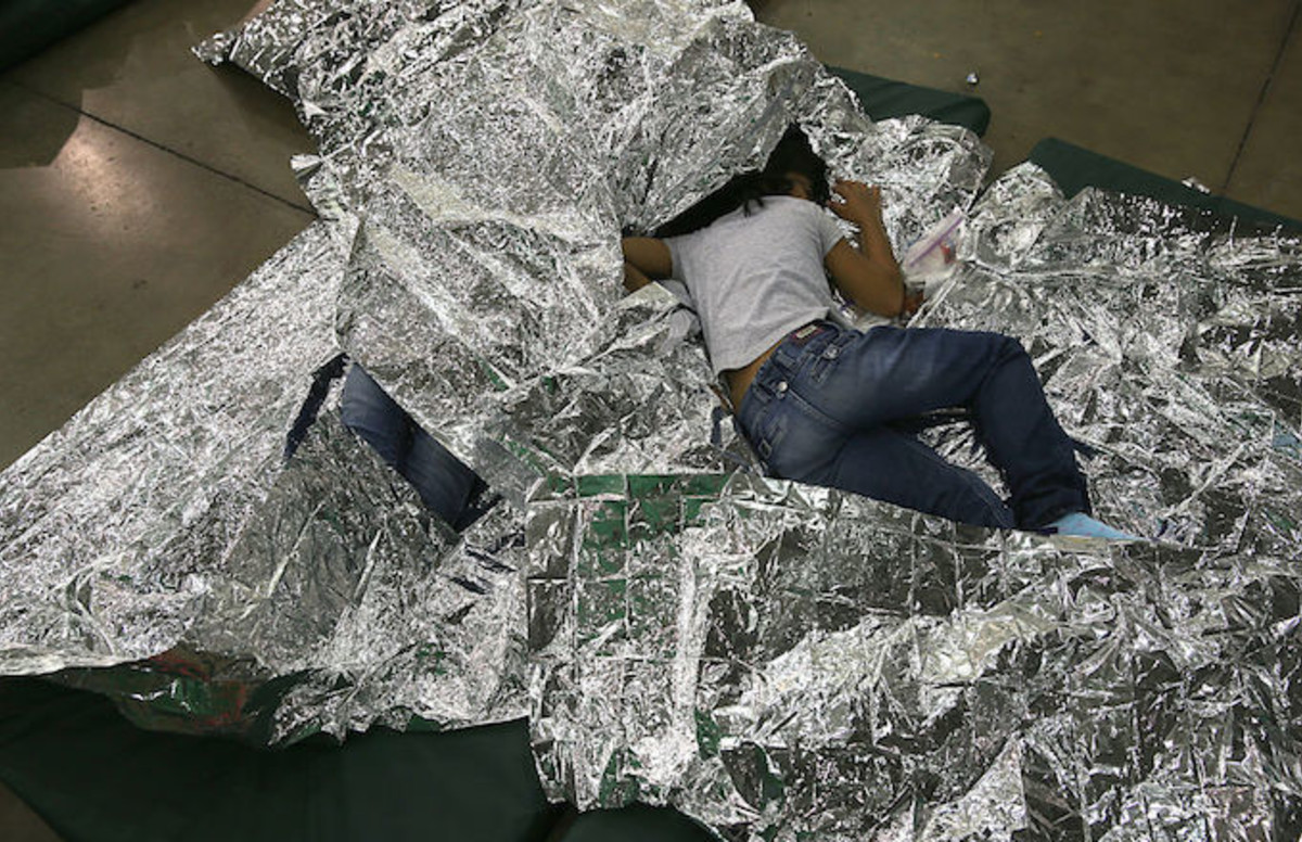 Video Shows Dozens of Immigrant Children Being Held in Cages | Complex