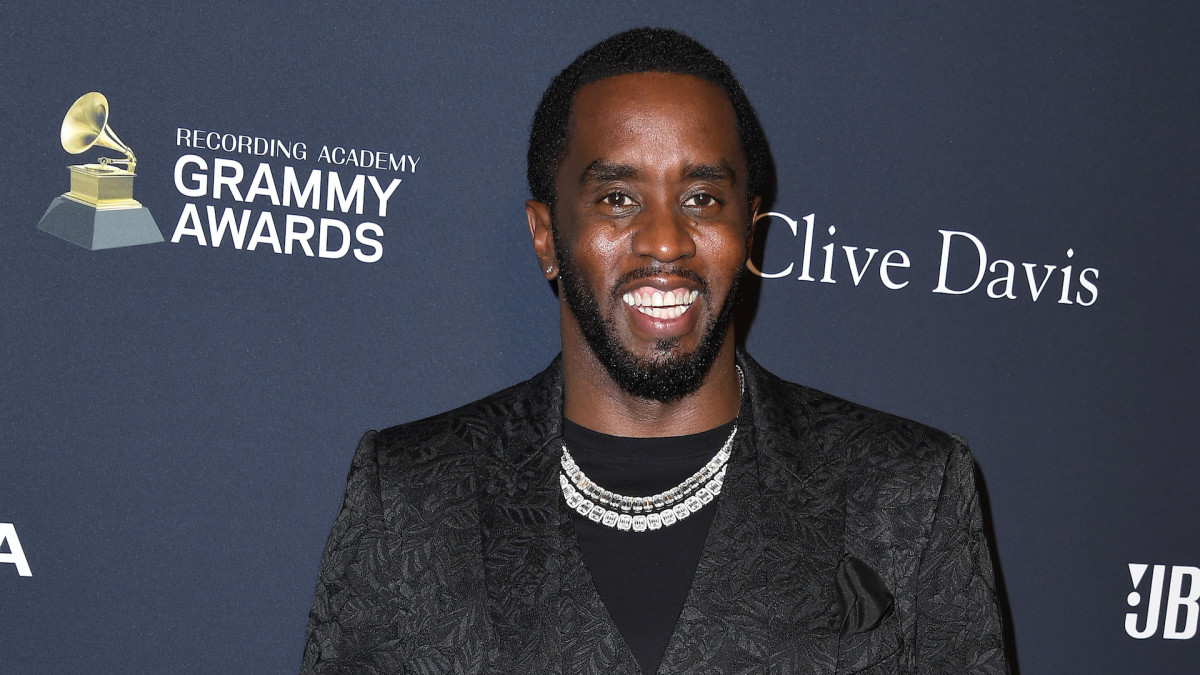 Sean ‘Diddy’ Combs Legally Changes His Middle Name to ‘Love’ | Complex Sean ‘Diddy’ Combs Legally Changes His Middle Name to ‘Love’ | Complex