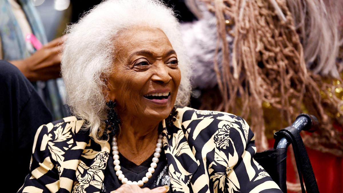 Nichelle Nichols Groundbreaking ‘star Trek Star Dies At 89 Complex