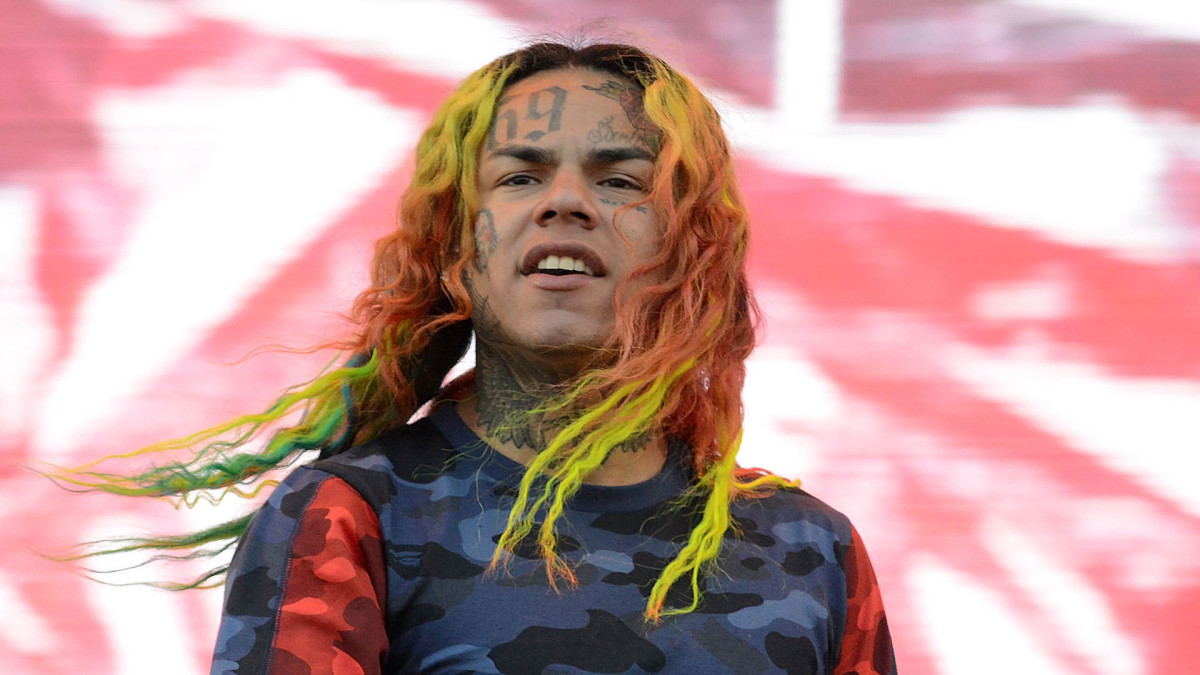 Tekashi 6ix9ine Throw Shots at G Herbo After “Gooba” Goes Gold | Complex