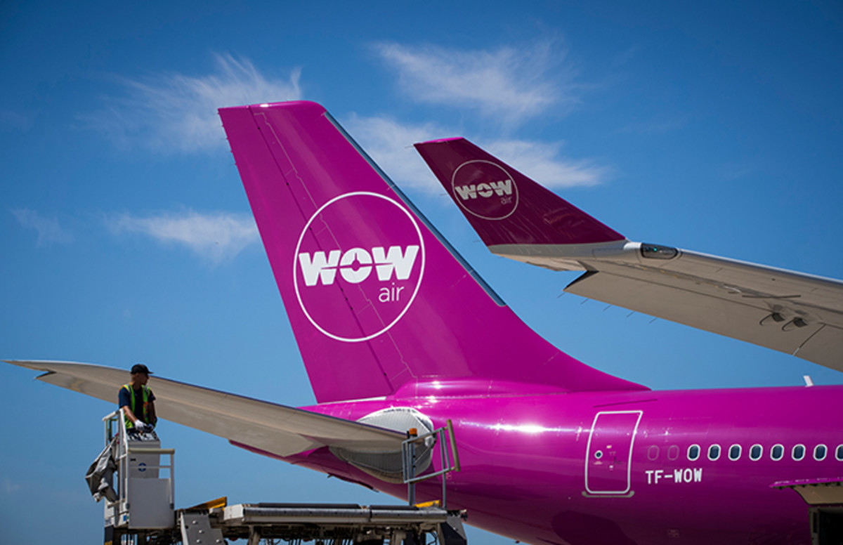 Wow Air Ceases All Operations, Leaving 1,000 Passengers Stranded | Complex