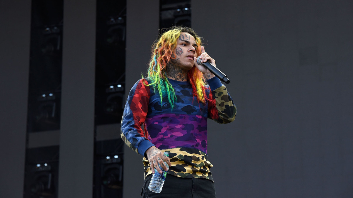 6ix9ine Tells Fans That He Charges $500,000 for a Show | Complex