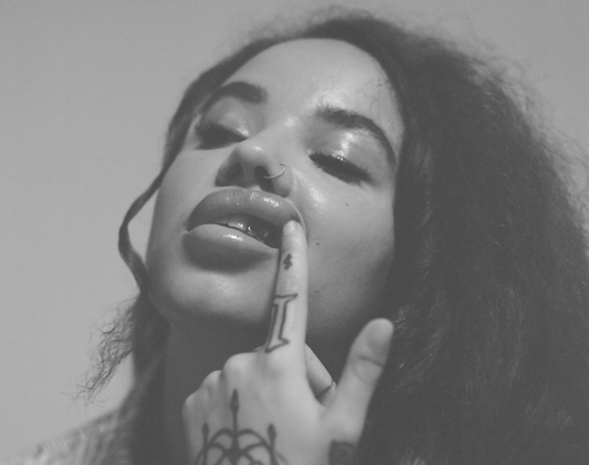 jgrrey-has-arrived-with-her-eagerly-awaited-debut-ep-grreydaze-complex