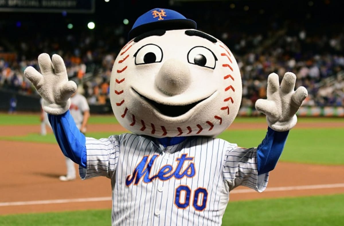Mr. Met Tweets Some WWE-Style Smack at The Rock | Complex