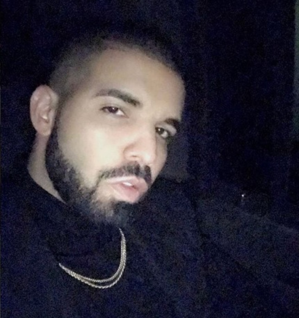 What’s with this weird face Drake does when he takes pics of himself ...